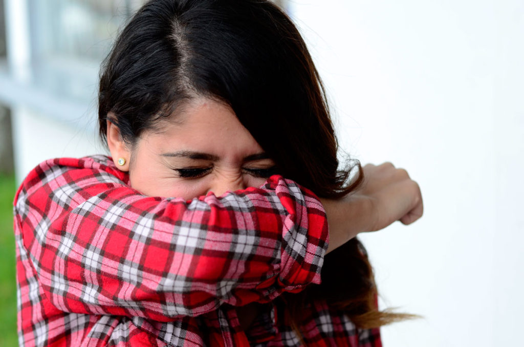 AL TOSER O ESTORNUDAR, USÁ LA PARTE INTERNA DEL BRAZO, NO LAS MANOS ...