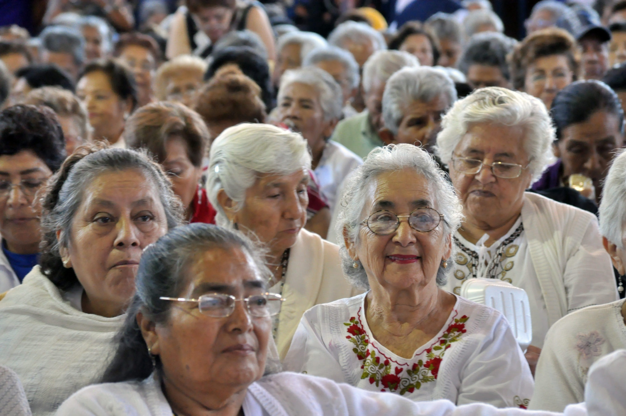 PEÑA PROMULGA LEY DE PENSIÓN PARA ADULTOS MAYORES: “MERECEN VIVIR CON ...