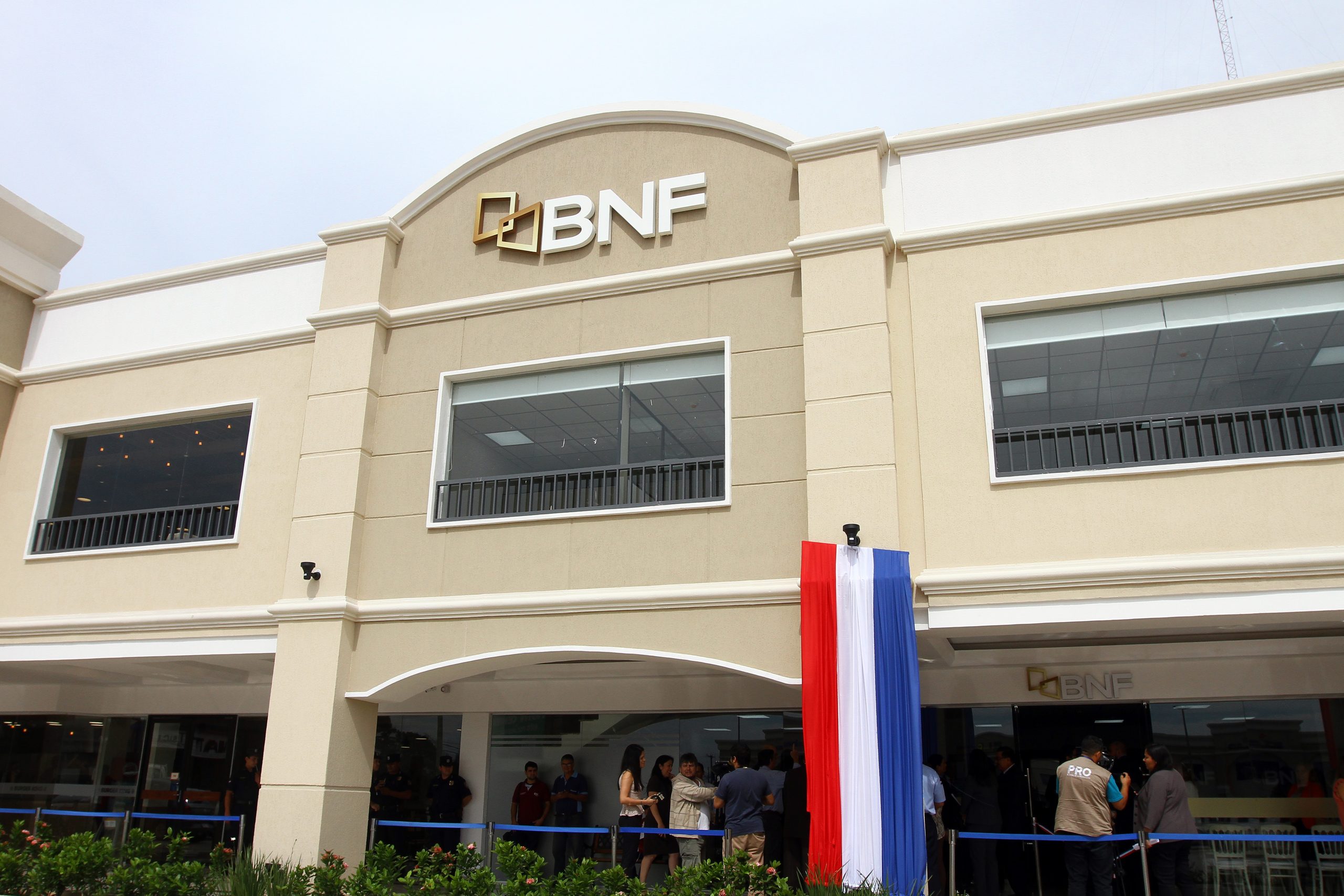 BNF DESEMBOLSÓ G. 365.000 MILLONES EN CRÉDITOS ESPECIALES COVID-19 ...